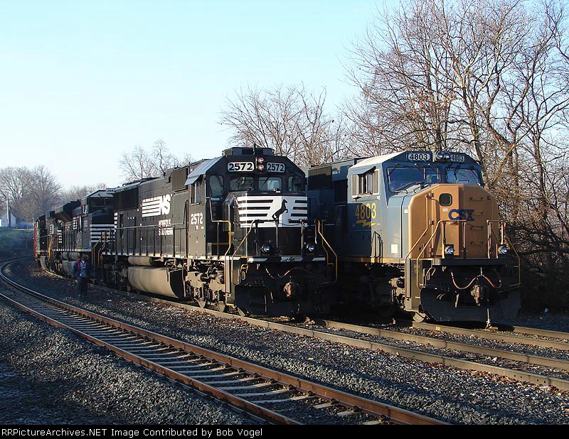 NS 2572 & CSX 4803